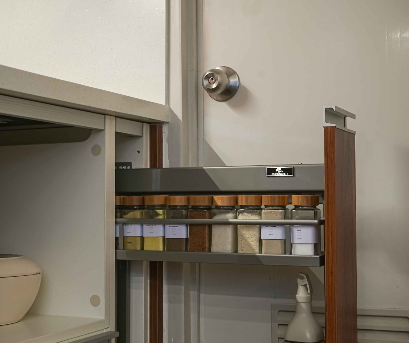 Tips Menata Barang Agar Ruangan Terlihat Rapi - MyDecor