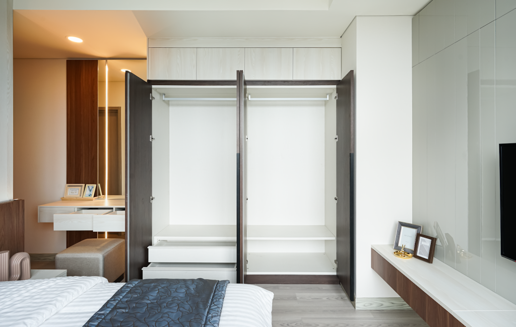 Panduan Membangun Wardrobe yang Ideal - MyDecor