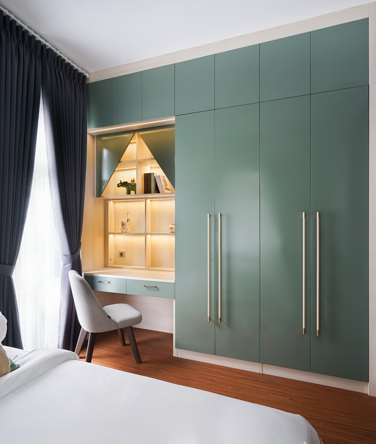 Panduan Membangun Wardrobe yang Ideal - MyDecor